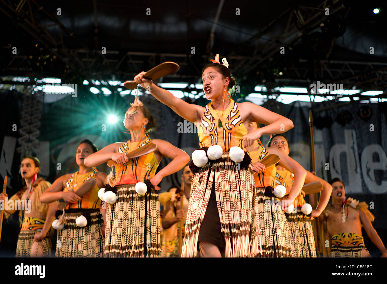 Maori performing arts hi-res stock photography and images - Alamy