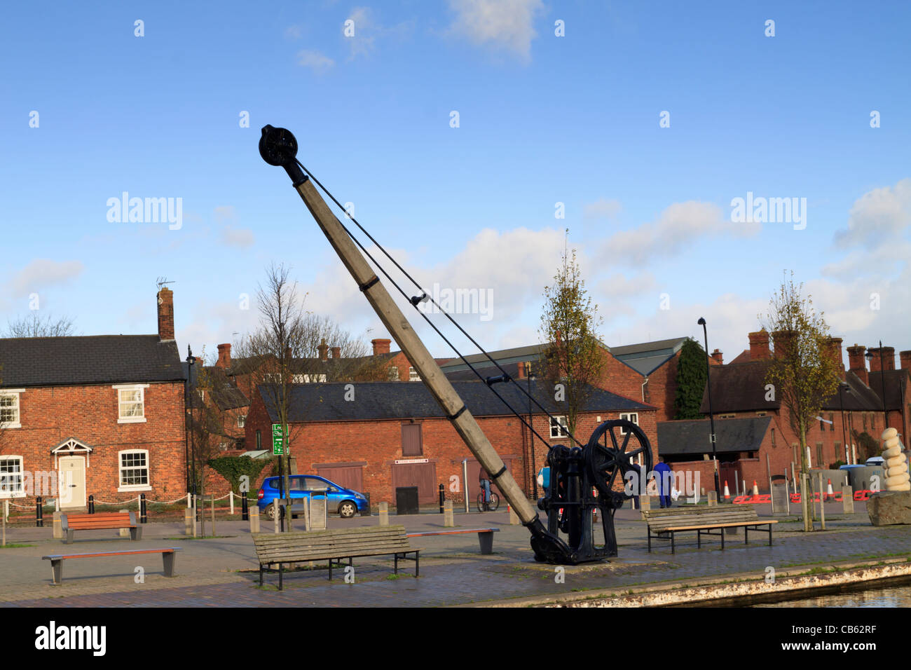 An old crane at Ellesmere Wharf on the Llangollen Canal Stock Photo - Alamy