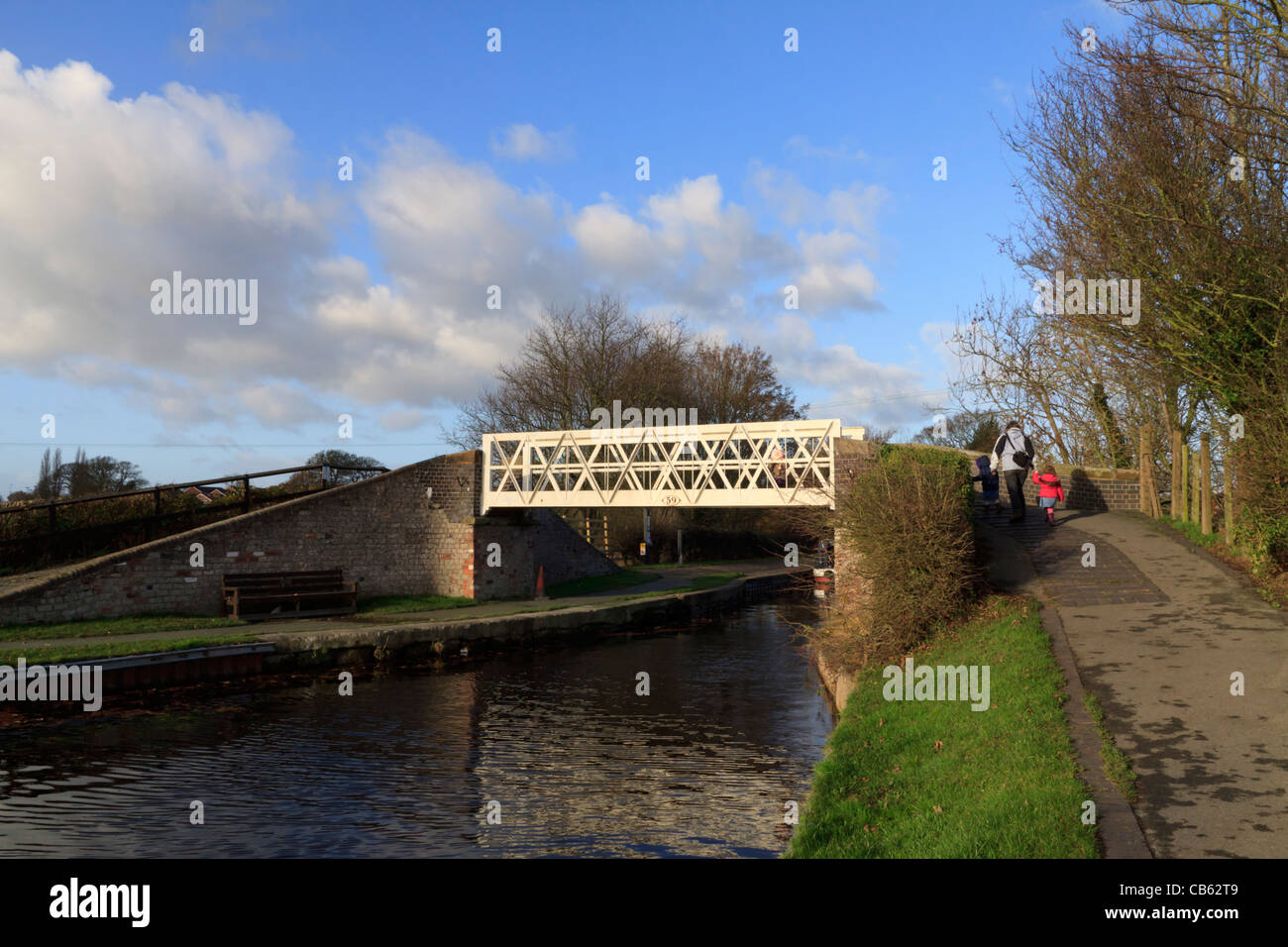 Bridge over the entrance to Ellesmere Wharf on the Llangollen Canal ...