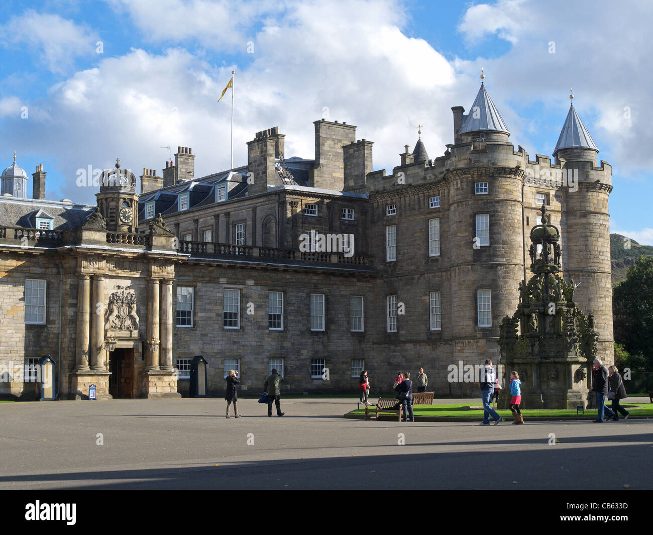 Holyrood palace grounds edinburgh scotland hi-res stock photography and ...