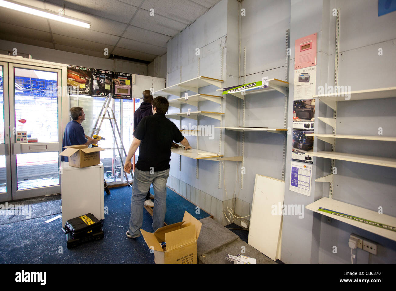 Looting hi-res stock photography and images - Alamy