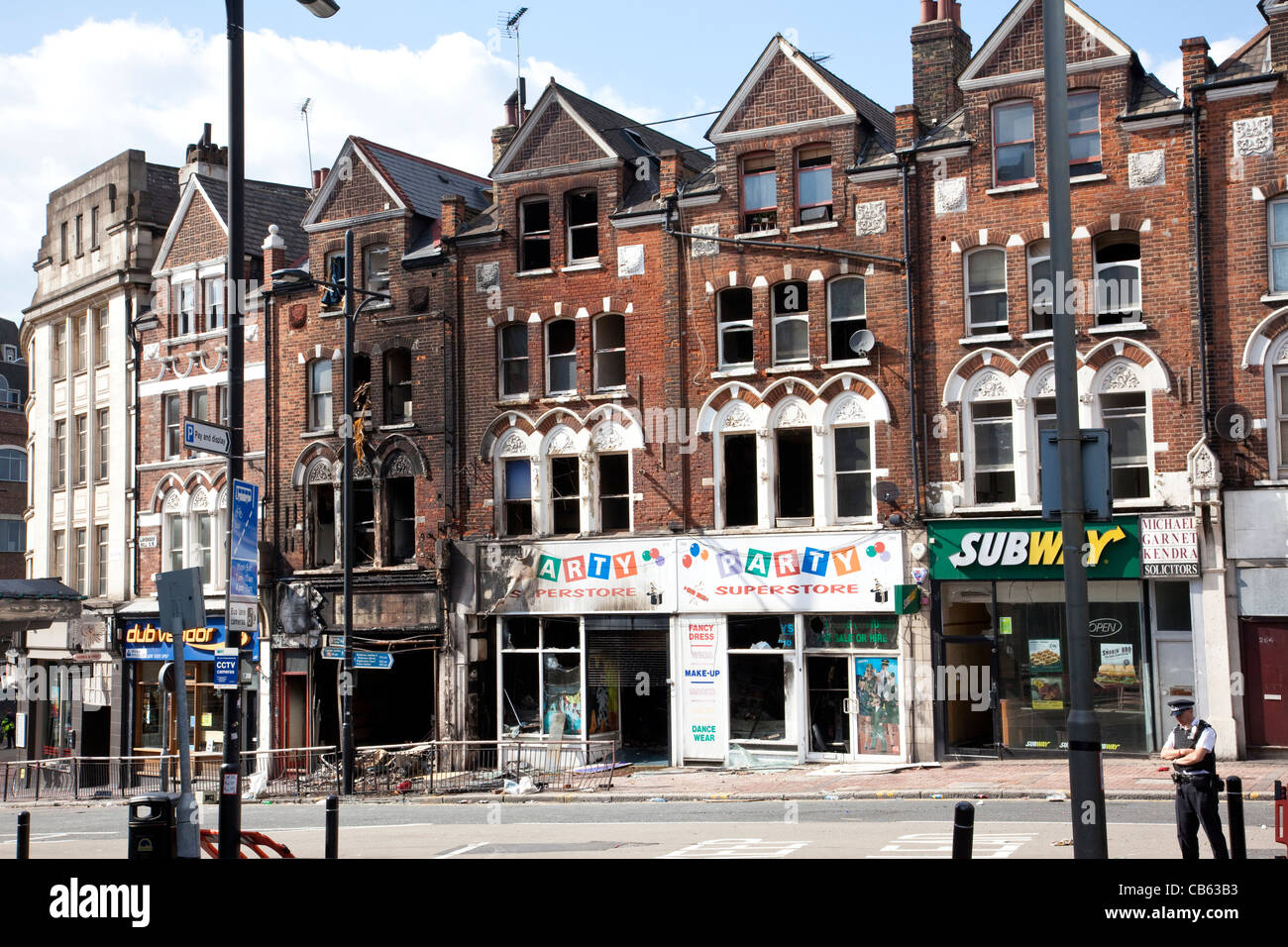 Aftermath summer riots looting london hi-res stock photography and ...