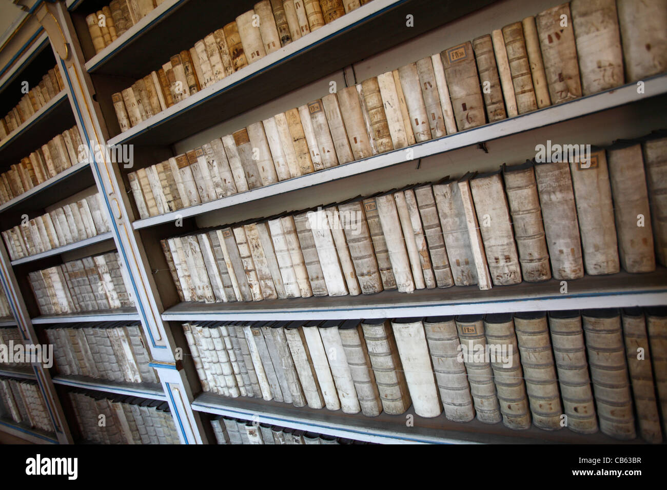 Ancient library hi-res stock photography and images - Alamy