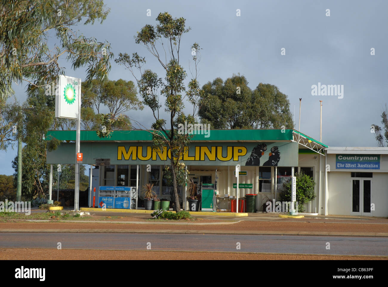 Bp service station hi-res stock photography and images - Alamy