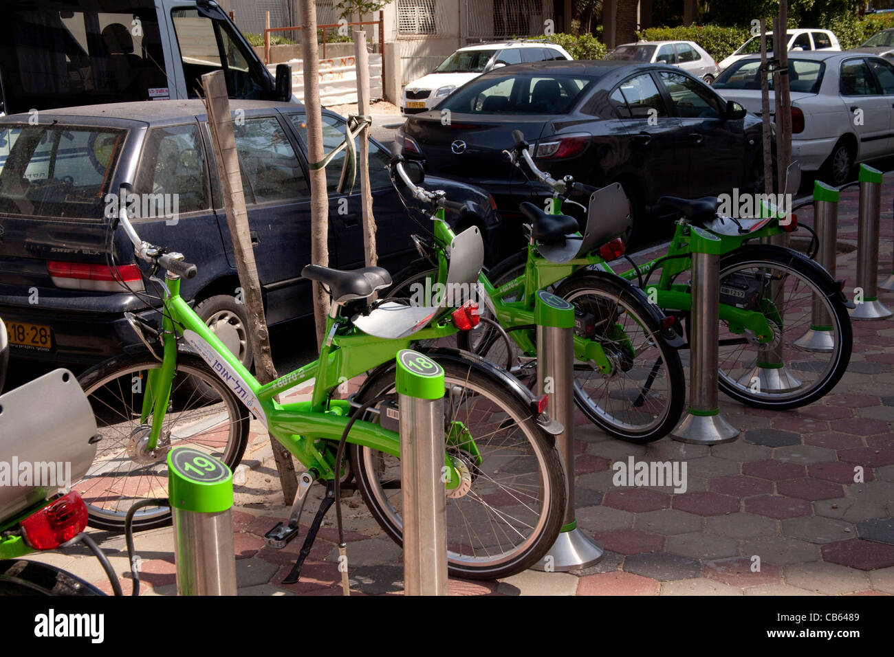 Rental bicycles on a Tel Aviv street Israel Stock Photo - Alamy