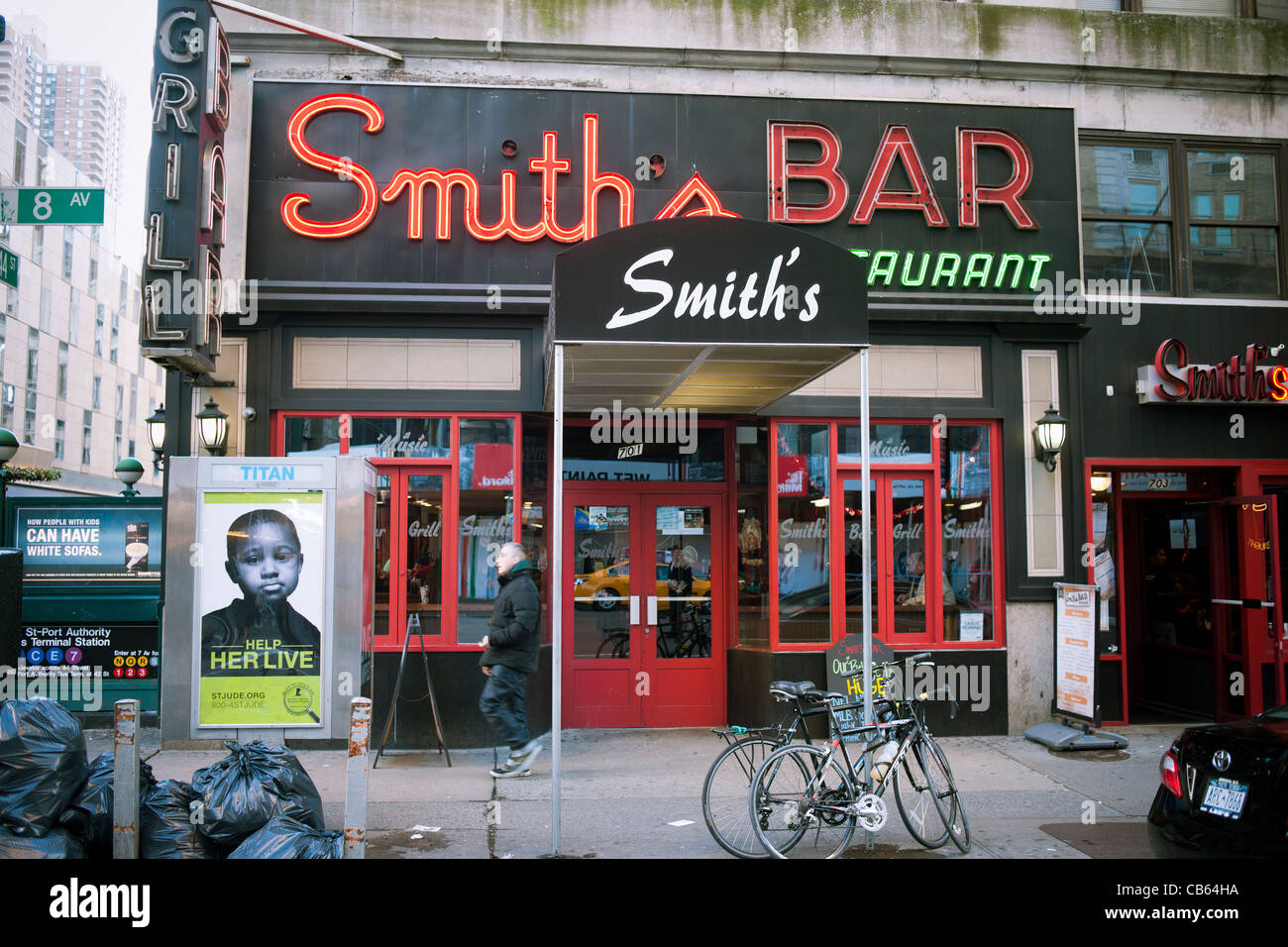 B. Smith's Bar and Restaurant in Midtown in New York Stock Photo - Alamy