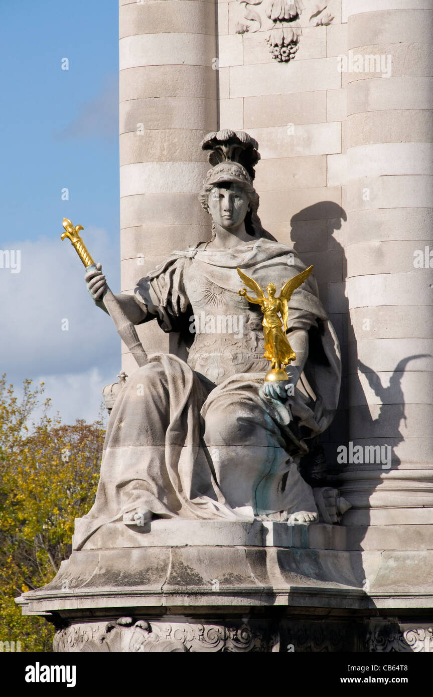 Gold statue hi-res stock photography and images - Alamy