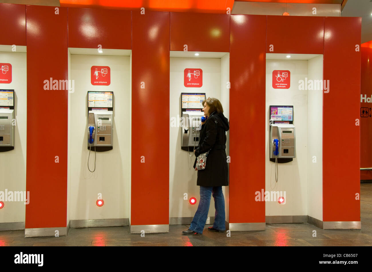 pay telephone Paris France Stock Photo - Alamy