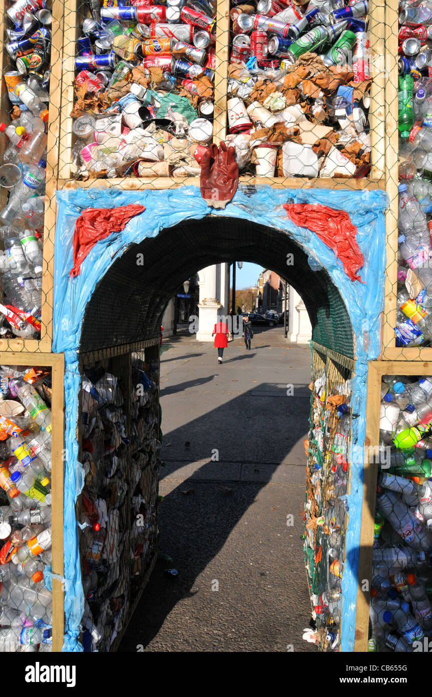Marble Arch rubbish arch artist Miguel Romo 120 bags litter collected ...