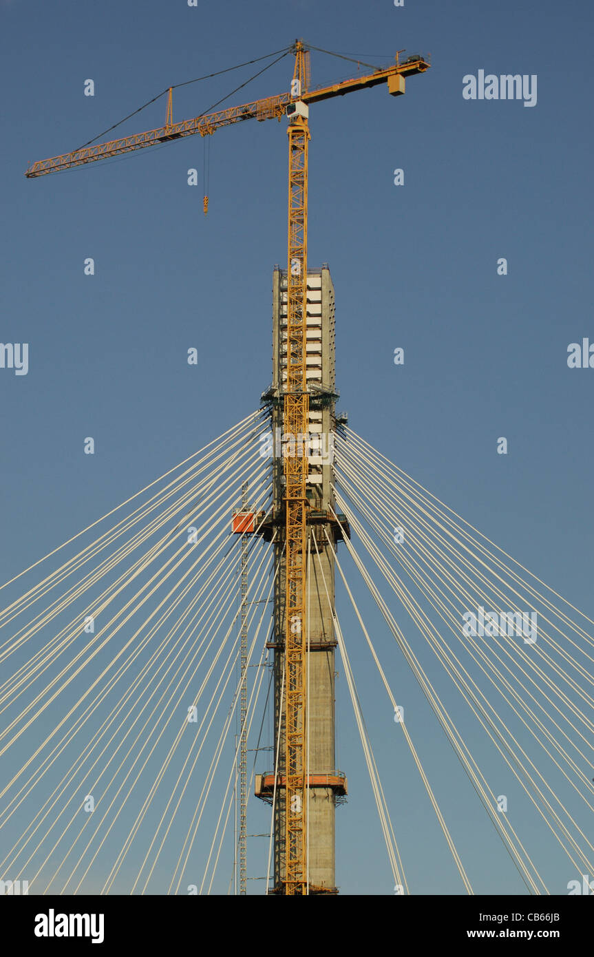 Port Mann cable bridge upper column with crane under construction ...