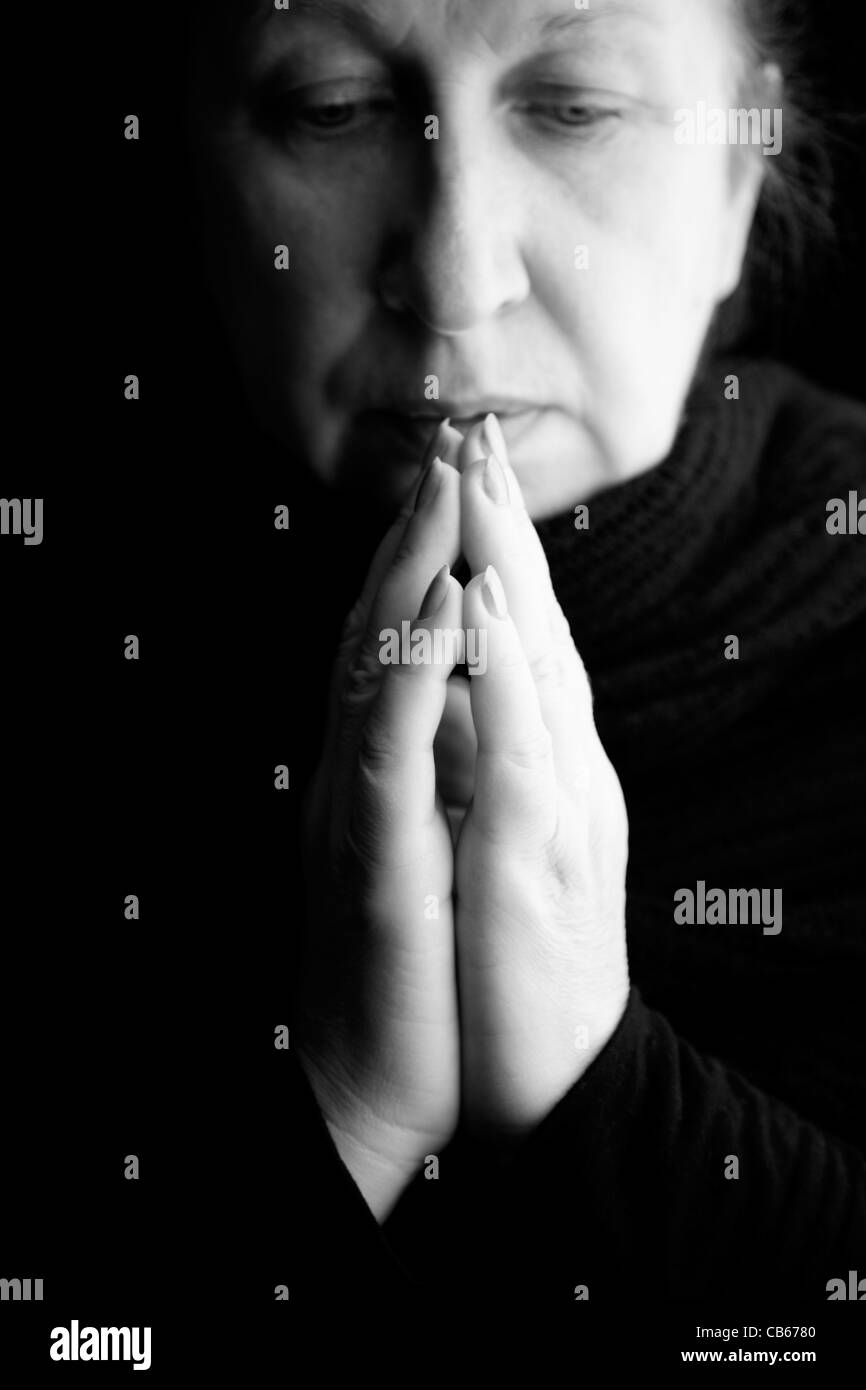Black elder praying hi-res stock photography and images - Alamy