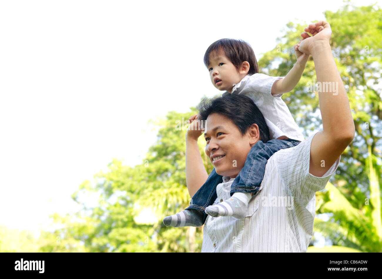 Father son asian piggyback hi-res stock photography and images - Alamy
