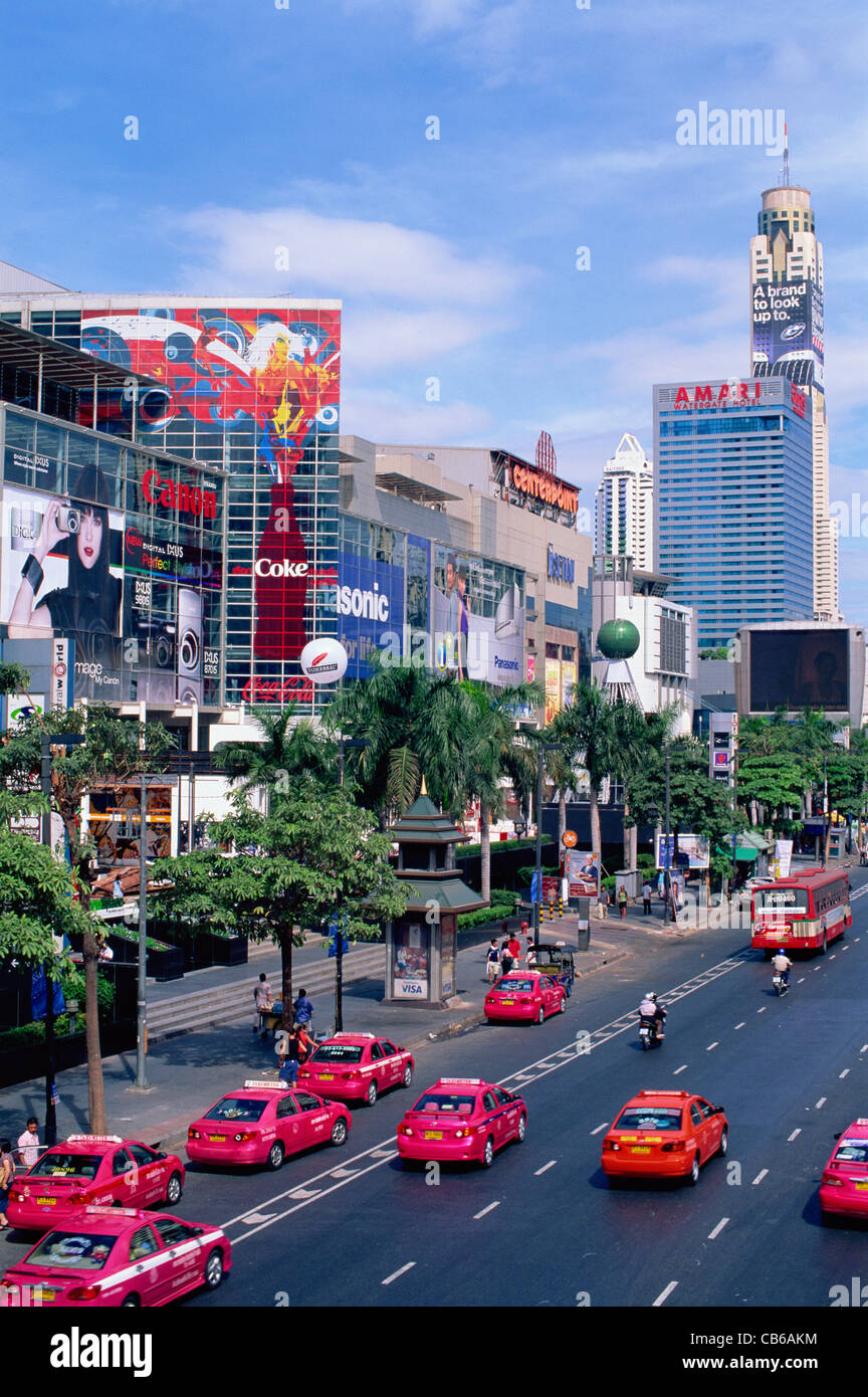 Thailand, Bangkok, Central World Shopping Complex and Thanon ...