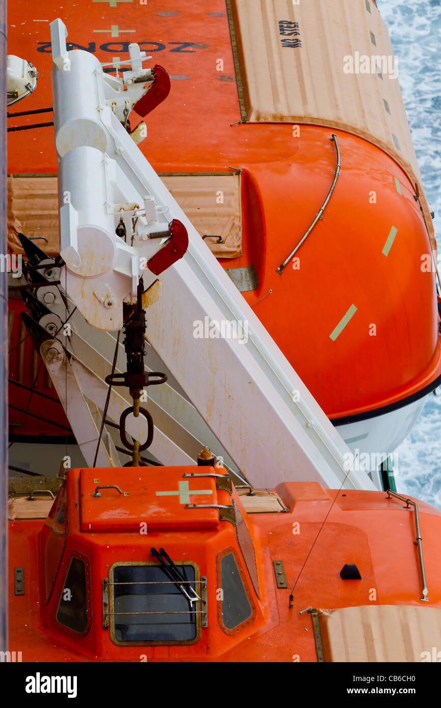 Davits hi-res stock photography and images - Alamy