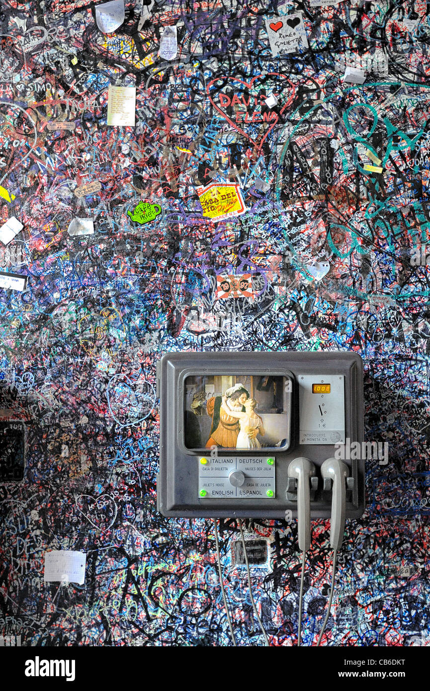 Juliets house wall verona hi-res stock photography and images - Alamy