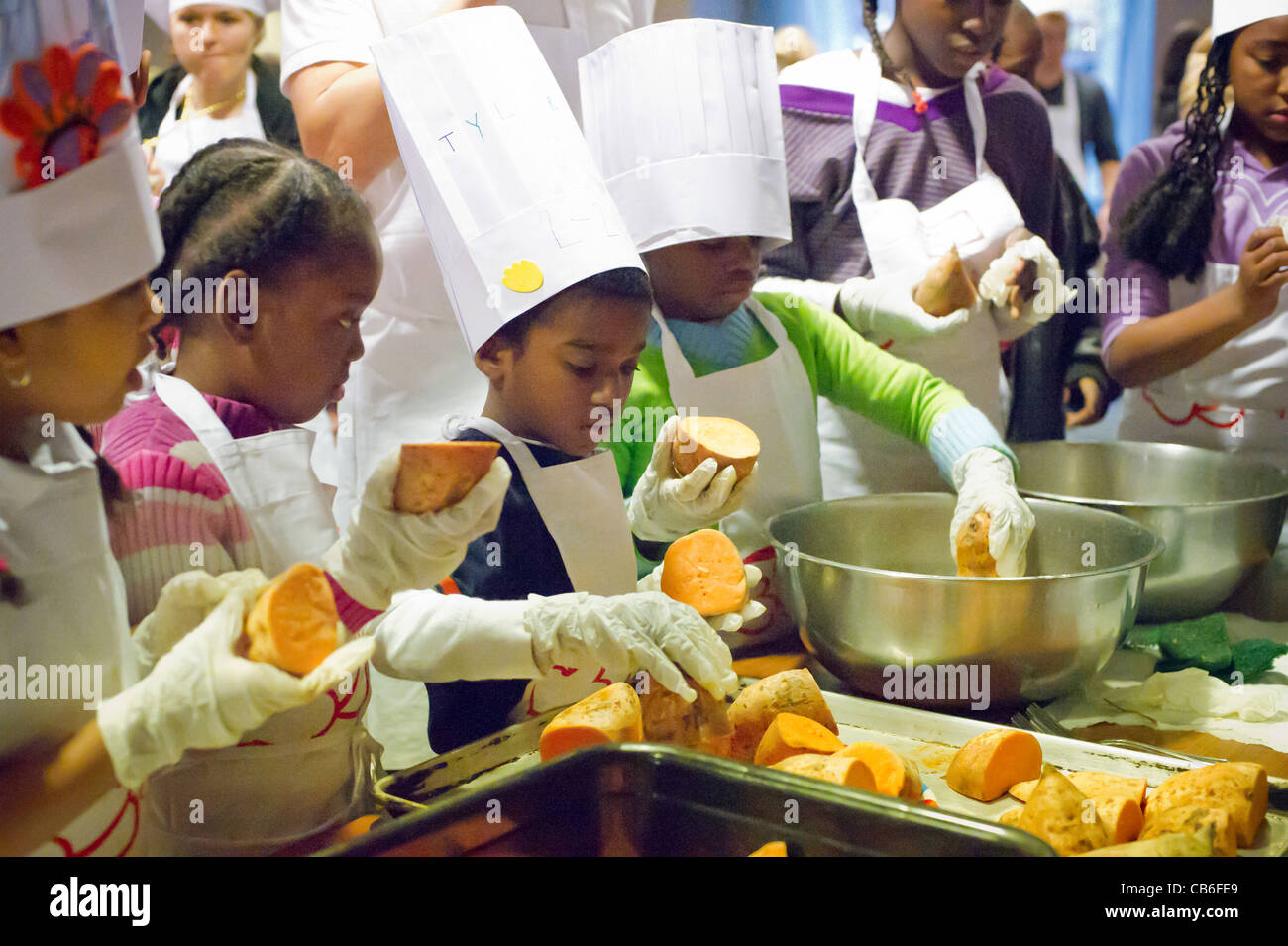 Junior chef program prepares a healthy Thanksgiving dinner in midtown ...