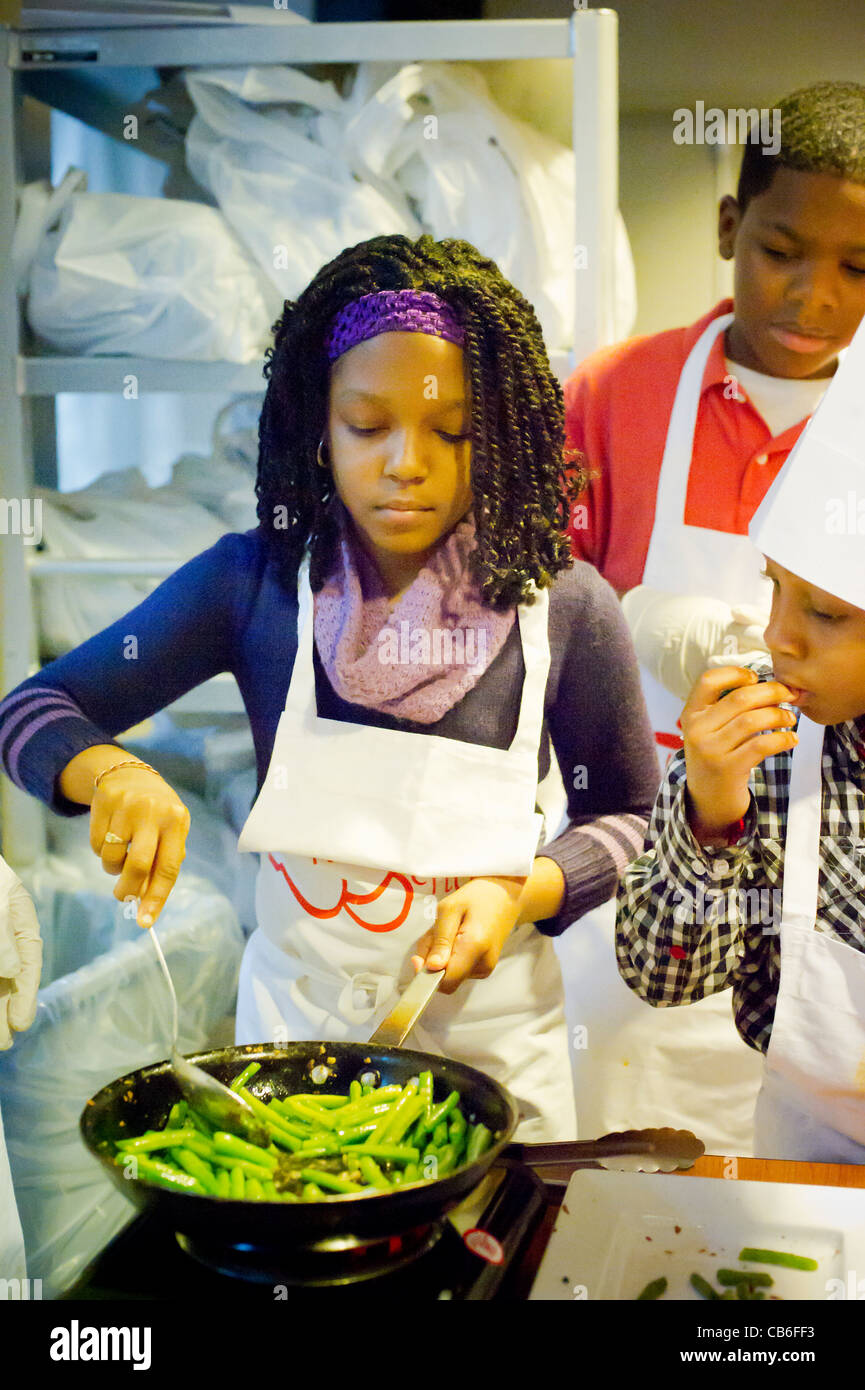 Junior chef program prepares a healthy Thanksgiving dinner in midtown ...