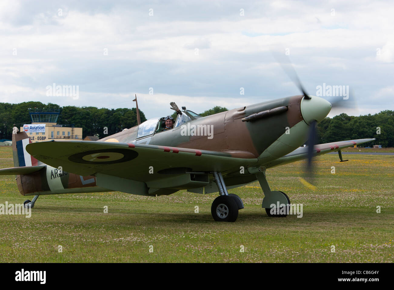 Spitfire aircraft hi-res stock photography and images - Alamy