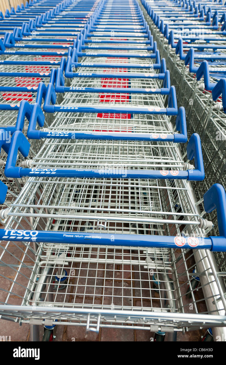 Tesco shopping trolleys hi-res stock photography and images - Alamy