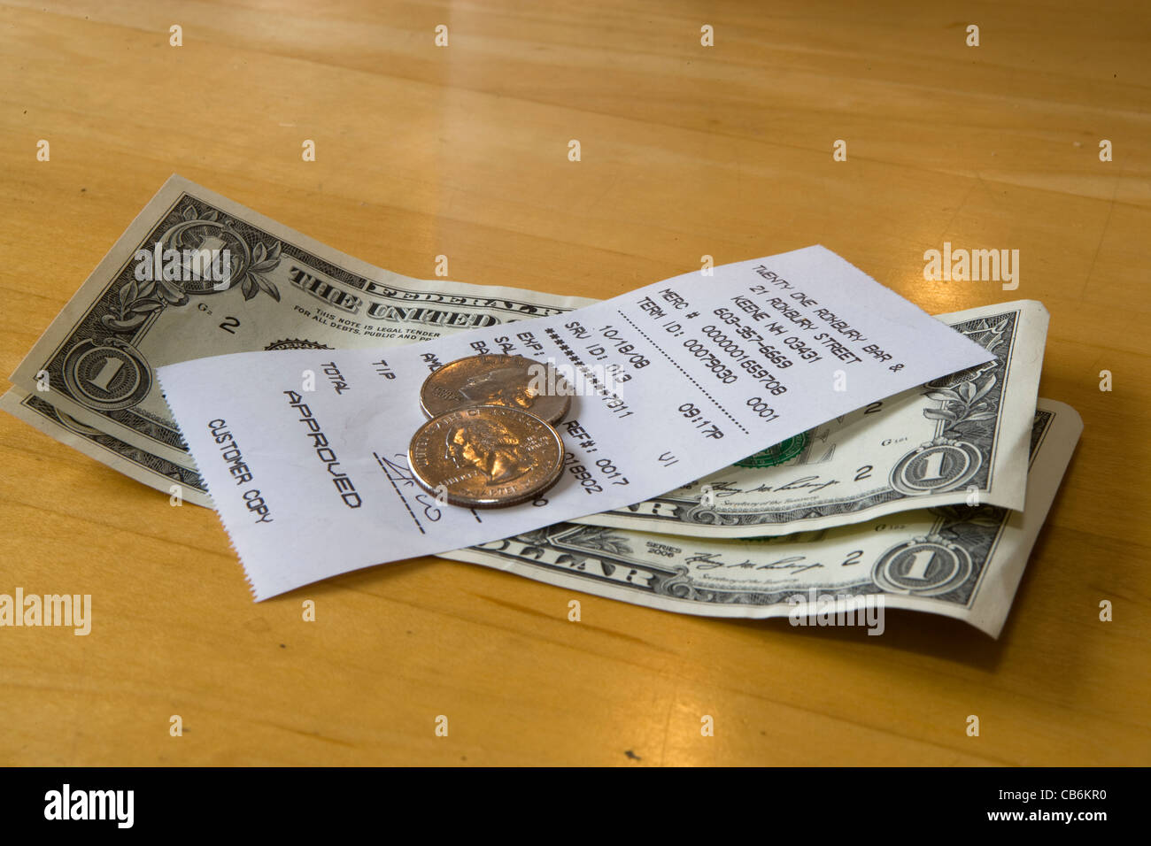 Restaurant check tipping hi-res stock photography and images - Alamy