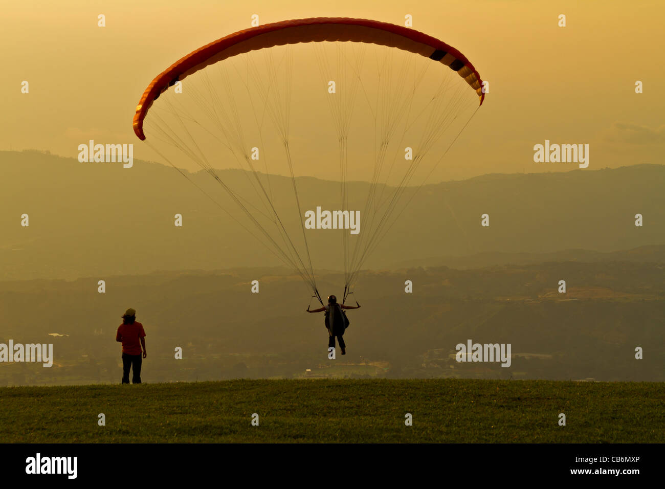 How to paraglide hi-res stock photography and images - Alamy