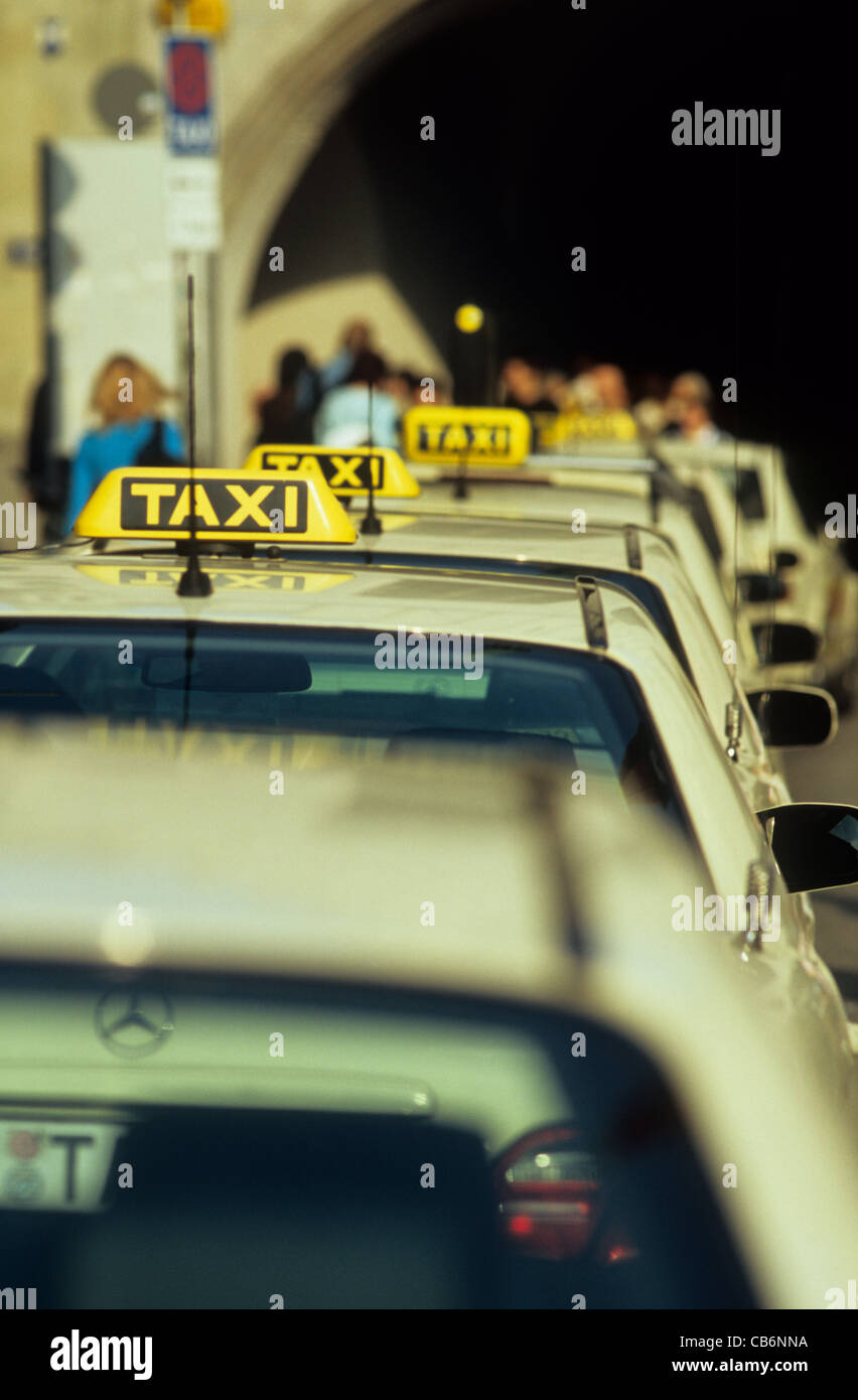 Taxi's in taxi rank Stock Photo - Alamy
