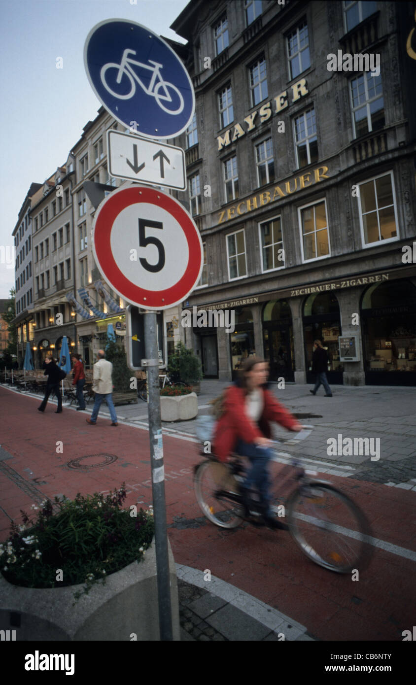 Cycle lane and cyclist on path, Munich, Germany Stock Photo - Alamy