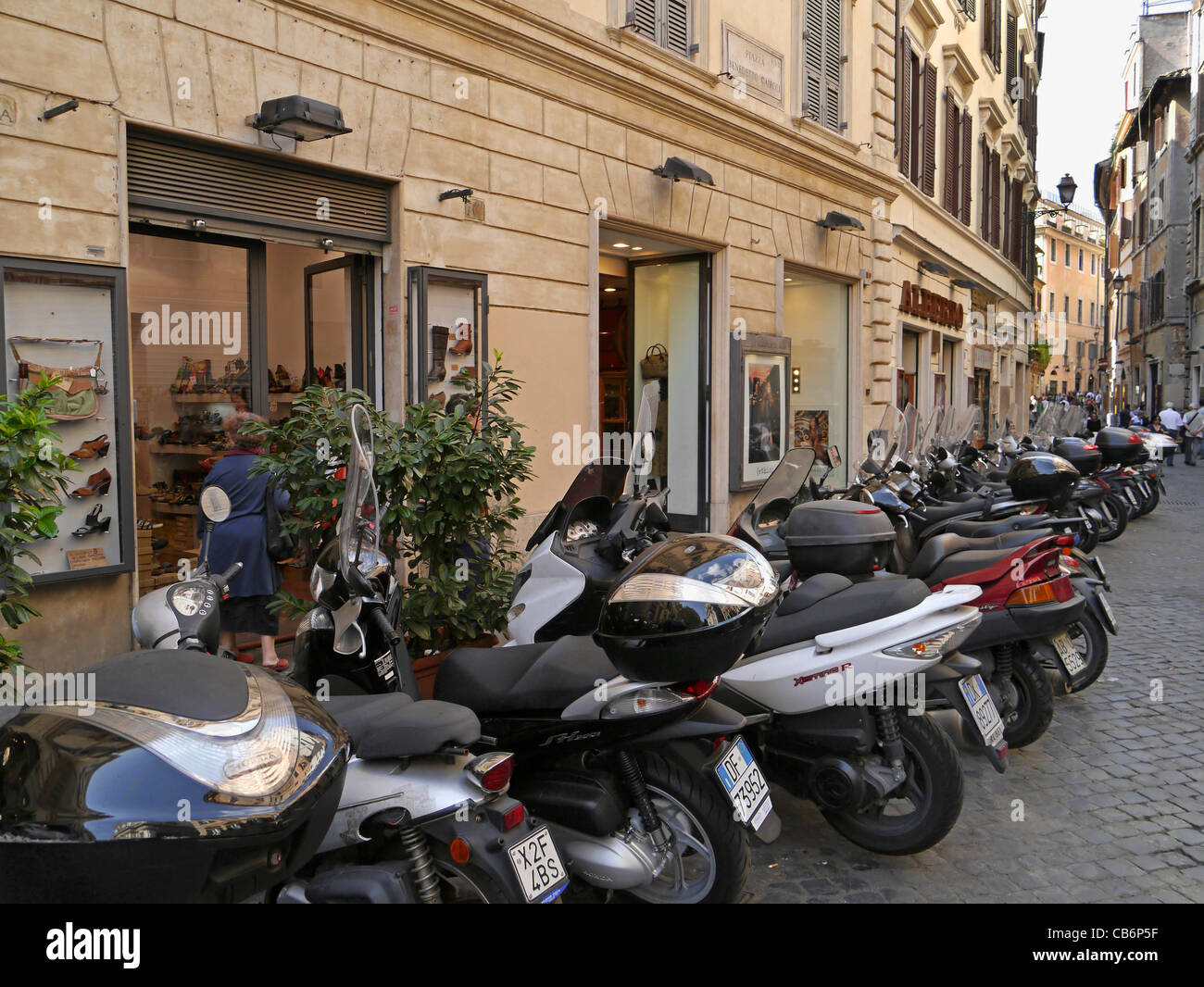 Motor scooters hi-res stock photography and images - Alamy