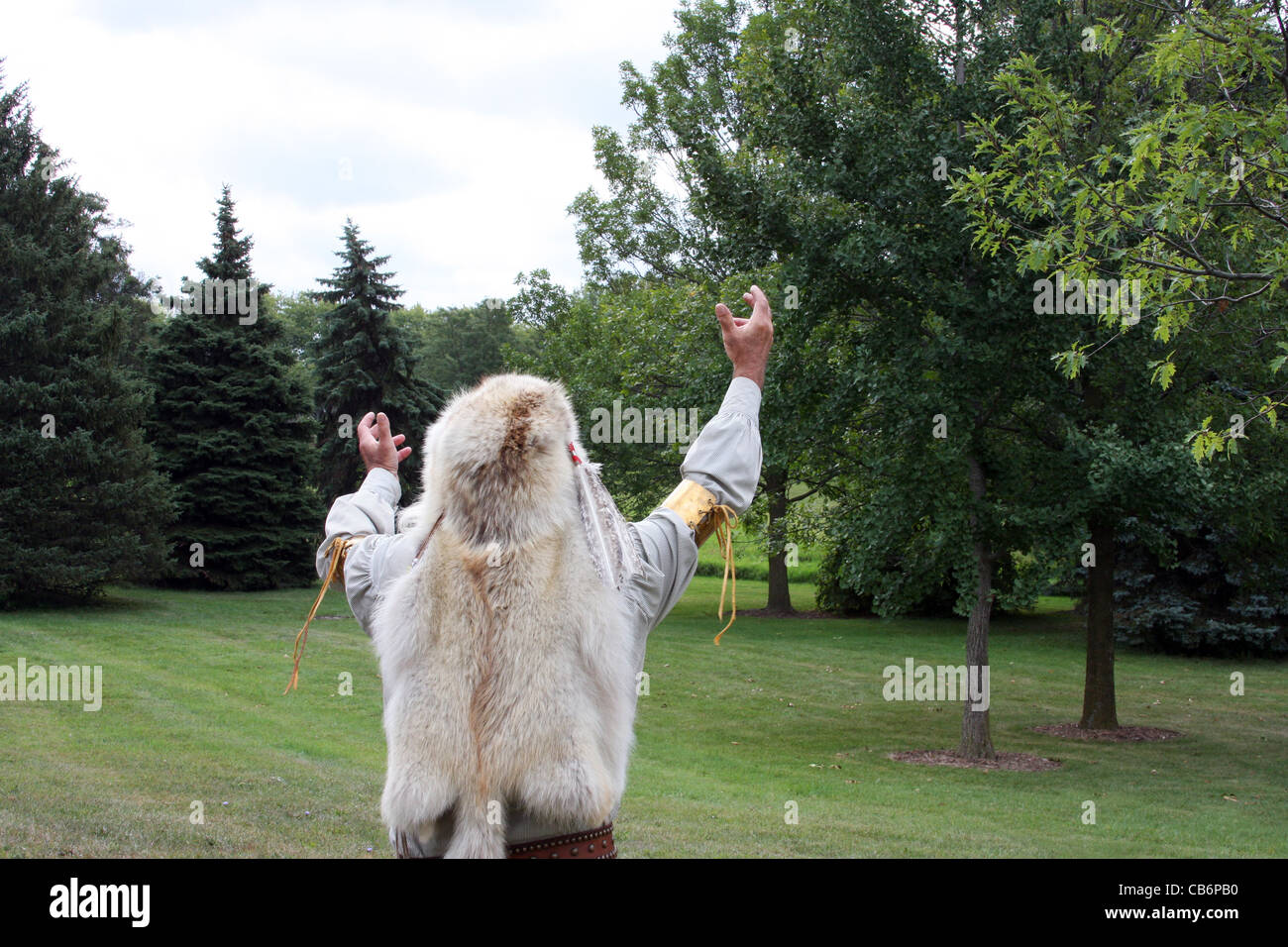 Native american indian man praying hi-res stock photography and images ...