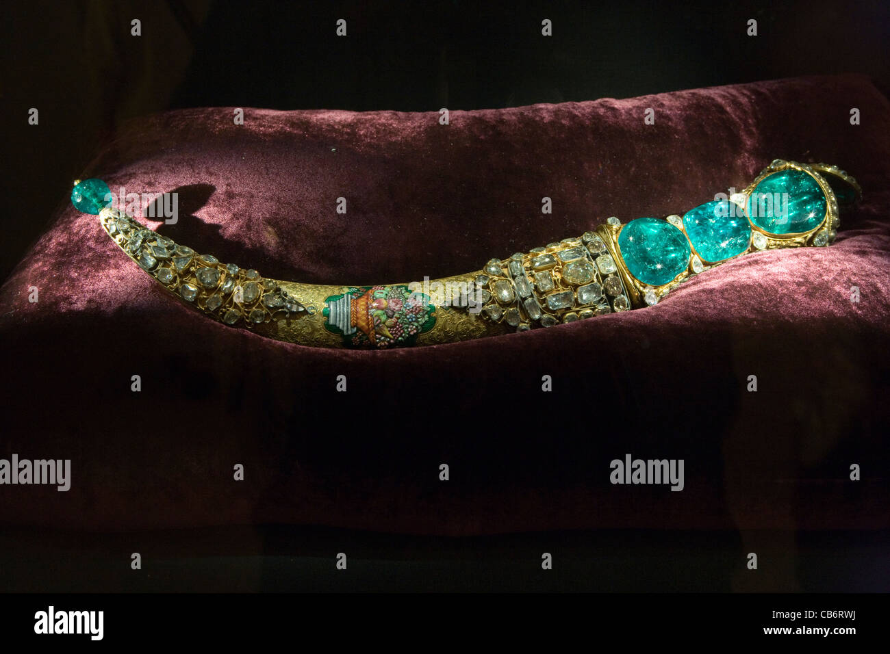 Istanbul: Topkapi Palace Treasury - Topkapi Dagger Stock Photo - Alamy