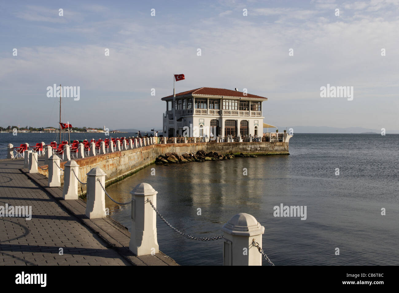 Istanbul kadikoy moda hi-res stock photography and images - Alamy