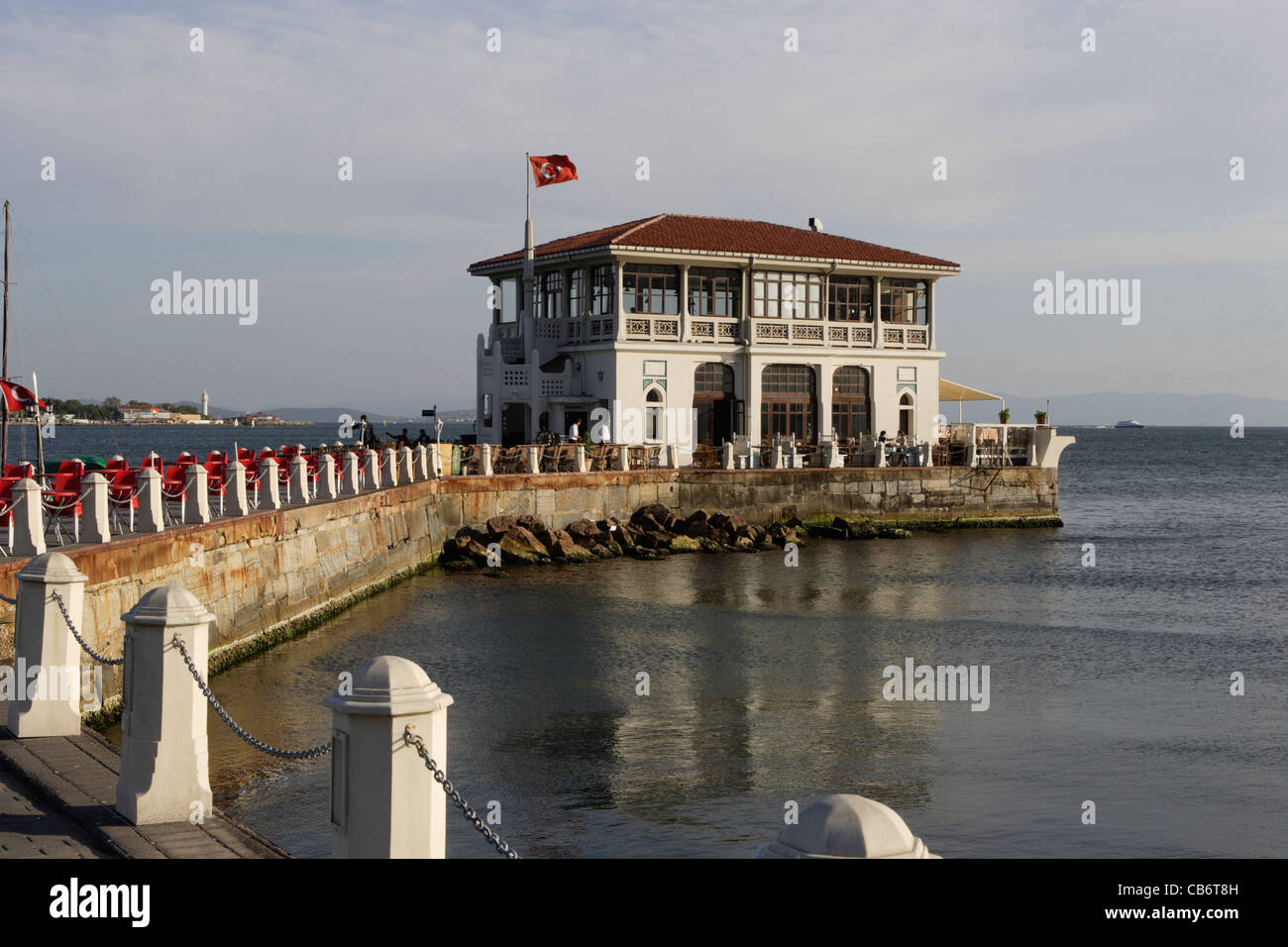 Istanbul kadikoy moda hi-res stock photography and images - Alamy