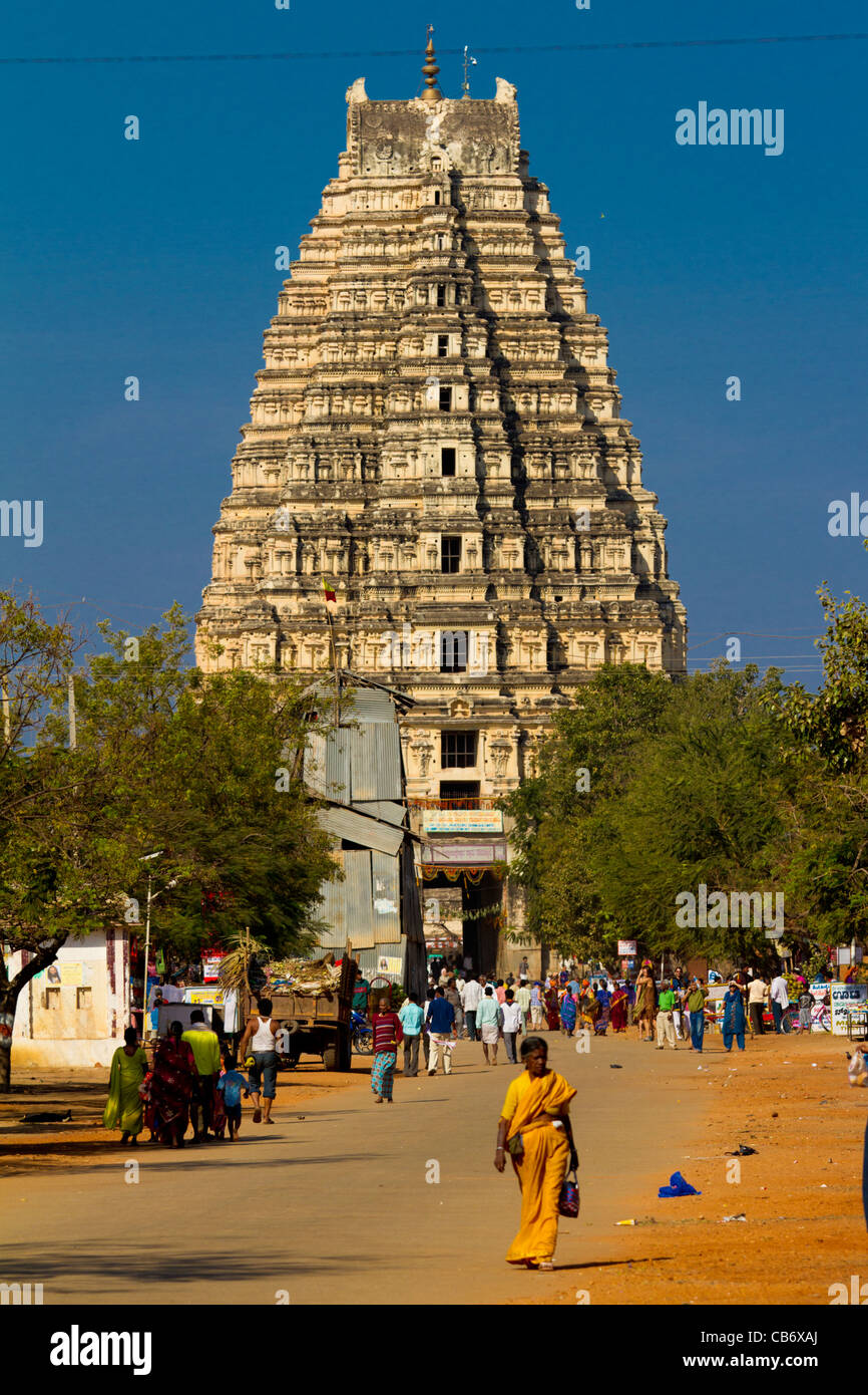 hampi temple sculpture architecture street market Stock Photo - Alamy