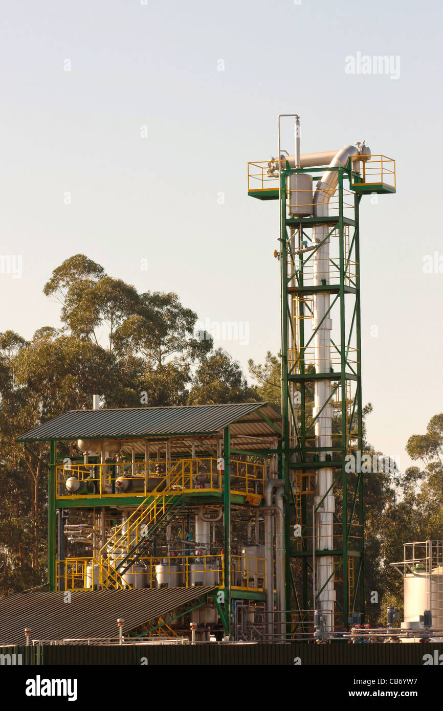 Small oil refinery hi-res stock photography and images - Alamy