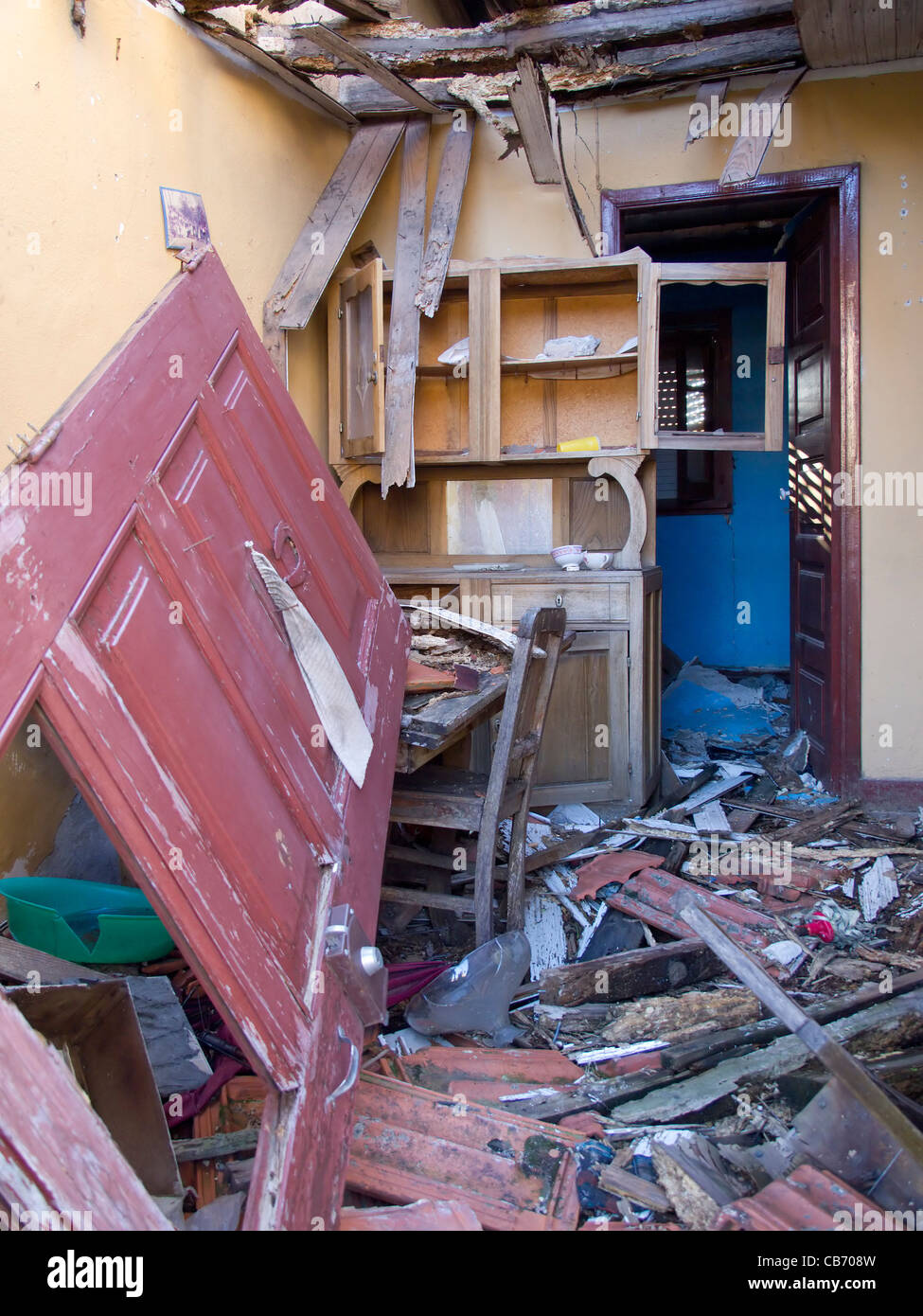 Derelict house interior hi-res stock photography and images - Alamy