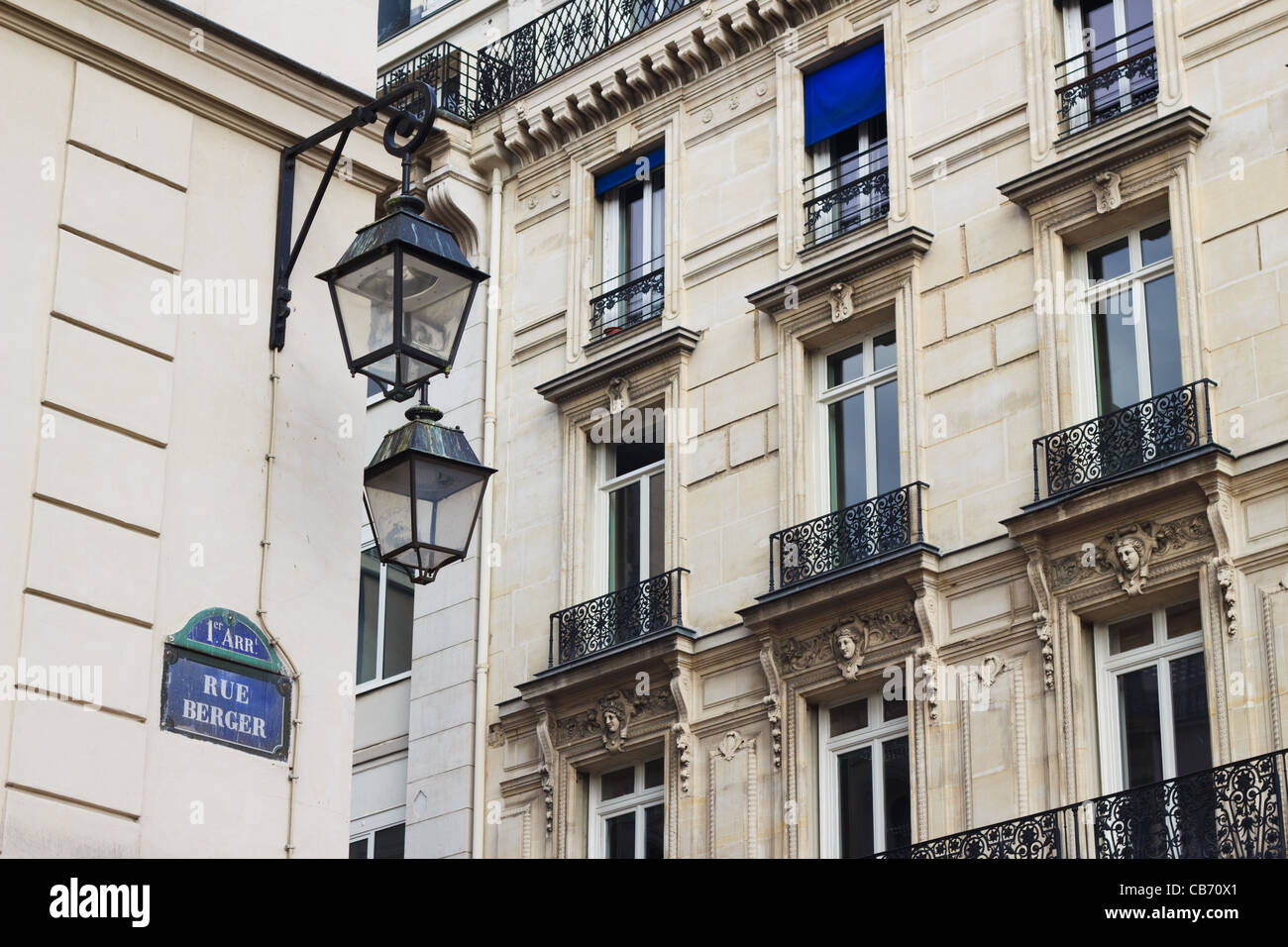 Classic building hi-res stock photography and images - Alamy