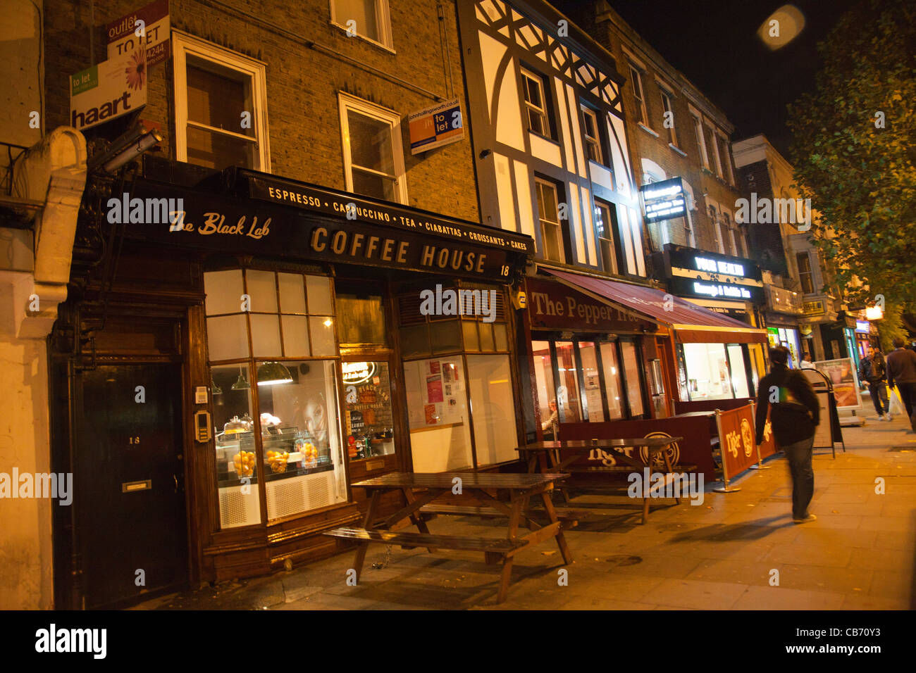 Clapham Common High Street Sidewalk at Night Stock Photo - Alamy