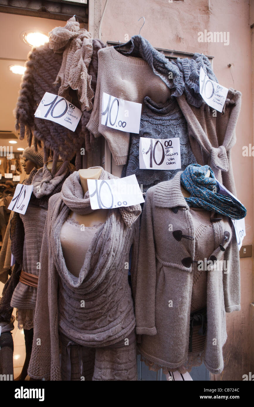 Bargain basement store hi-res stock photography and images - Alamy