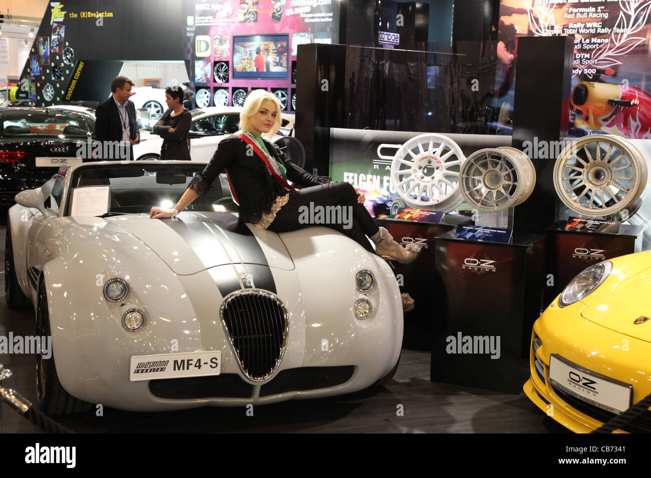 Car show girl hi-res stock photography and images - Alamy