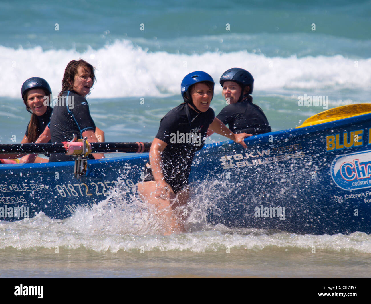 Surf boat race hi-res stock photography and images - Alamy