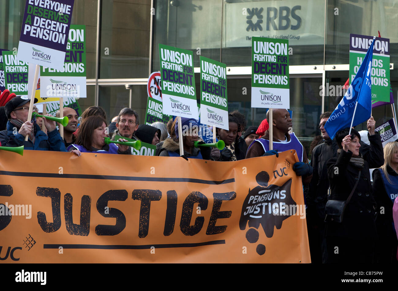unison members leading the protest of public sector workers pass the ...