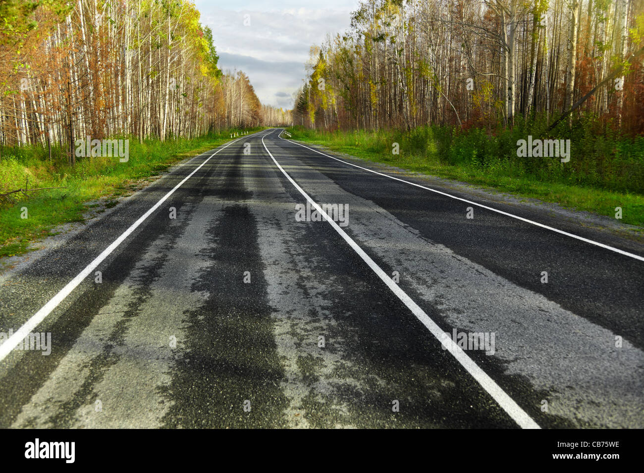 Running asphalt road winding hi-res stock photography and images - Alamy
