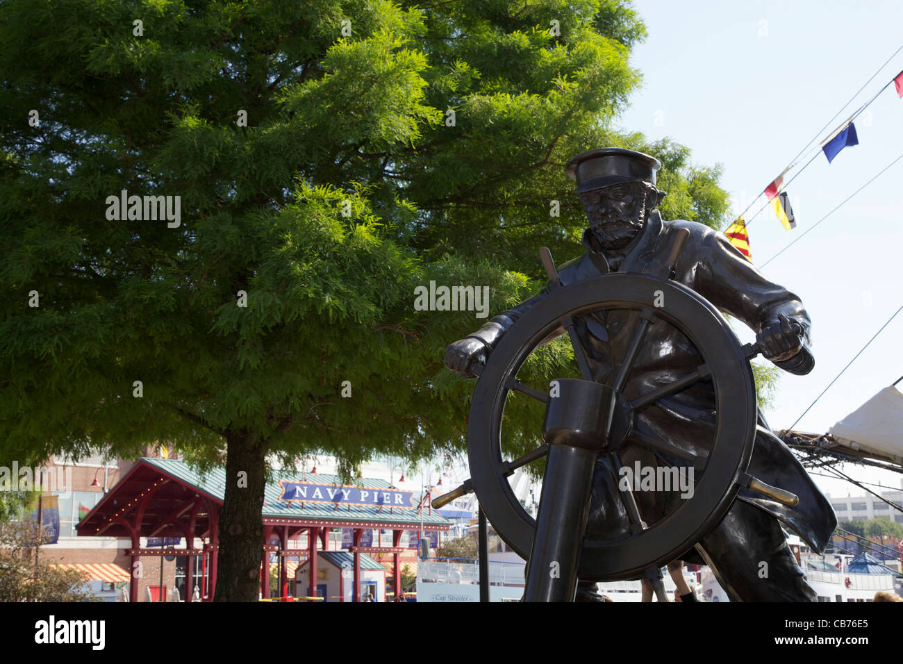 Sea captain statue. Navy Pier, Chicago, Illinois Stock Photo - Alamy