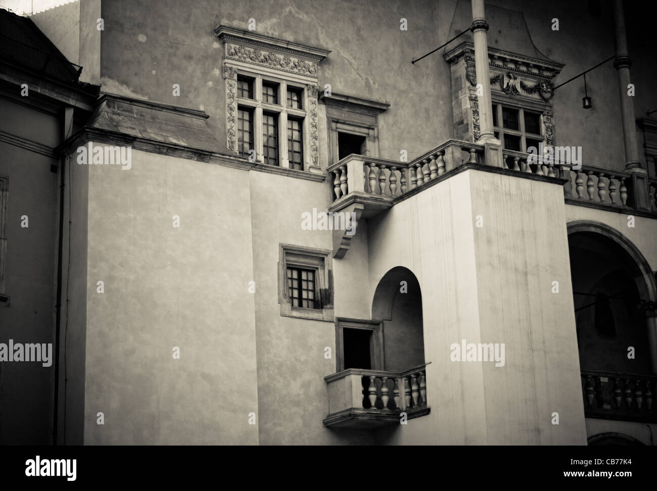 Castle doors hi-res stock photography and images - Alamy