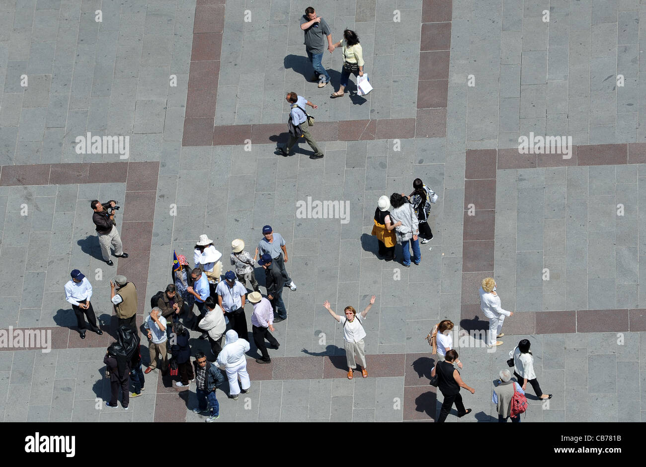 Waving to crowd hi-res stock photography and images - Alamy
