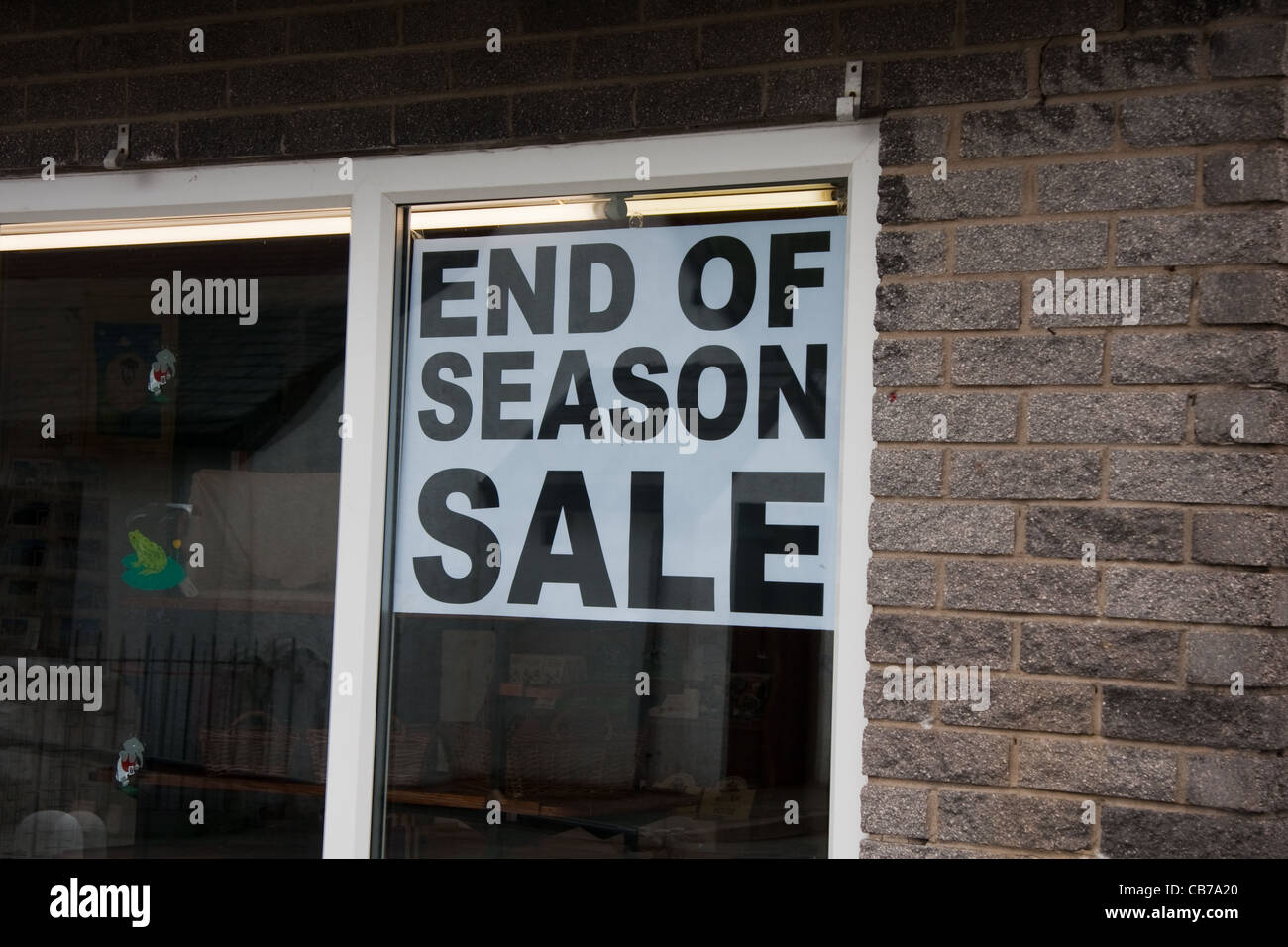 "End of Season Sale" sign in shop window Stock Photo - Alamy