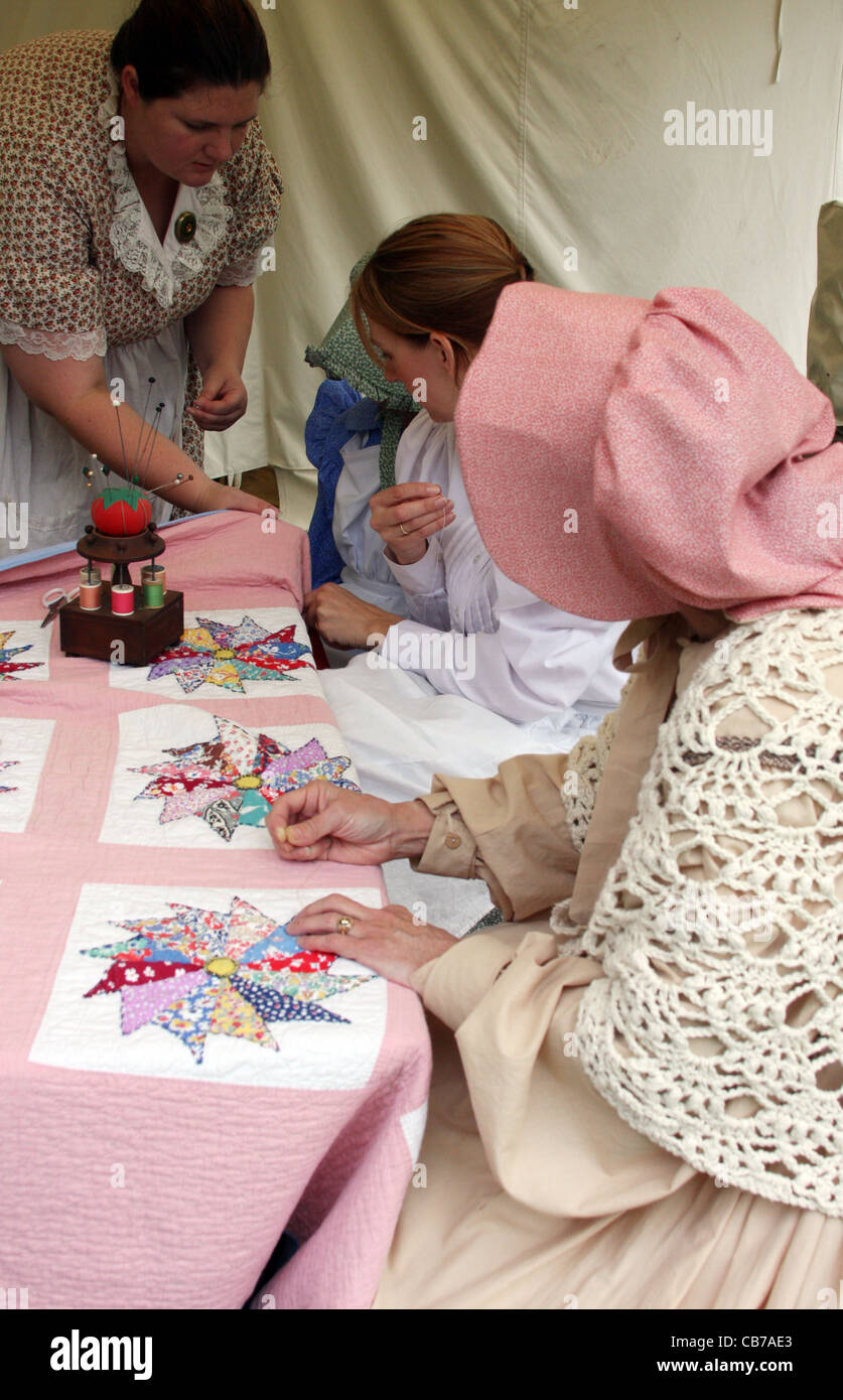 Pioneer women sewing hi-res stock photography and images - Alamy