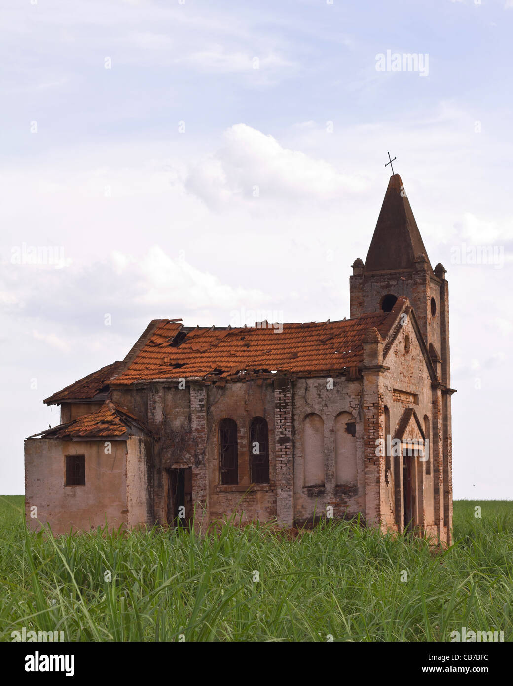 Ruins of an abandoned church hi-res stock photography and images - Alamy