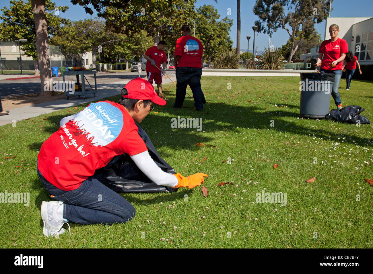 Community clean up hi-res stock photography and images - Alamy
