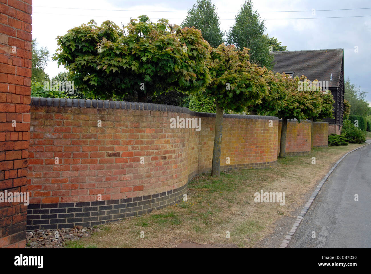 Wavy brick wall hi-res stock photography and images - Alamy